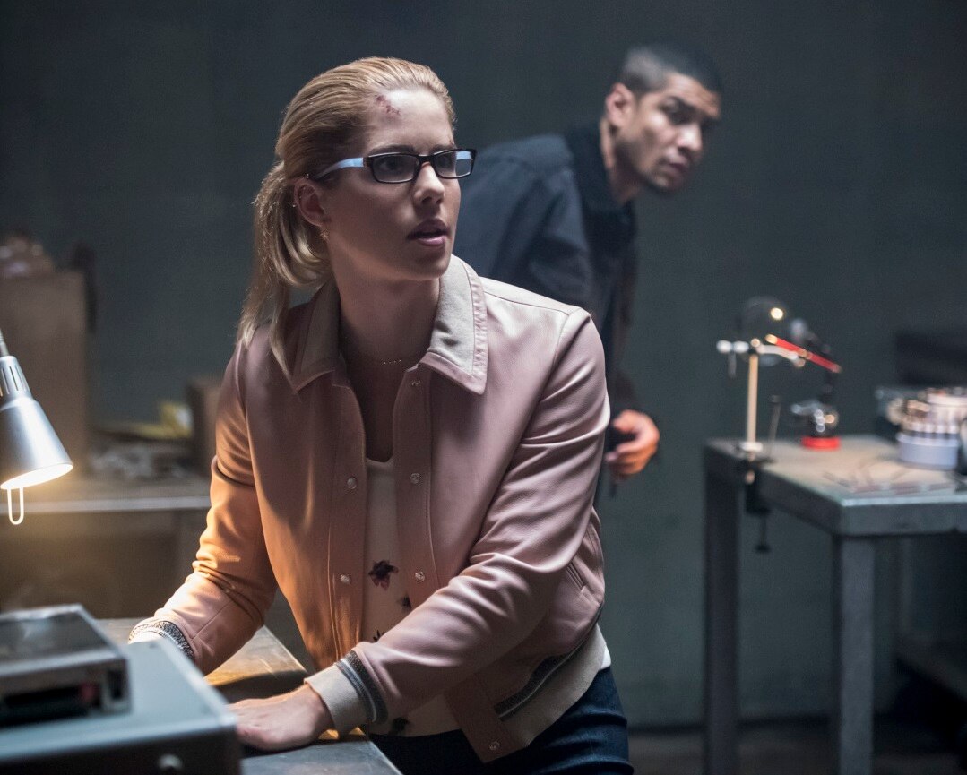 Arrow: New Photos Show Felicity in Action | DC