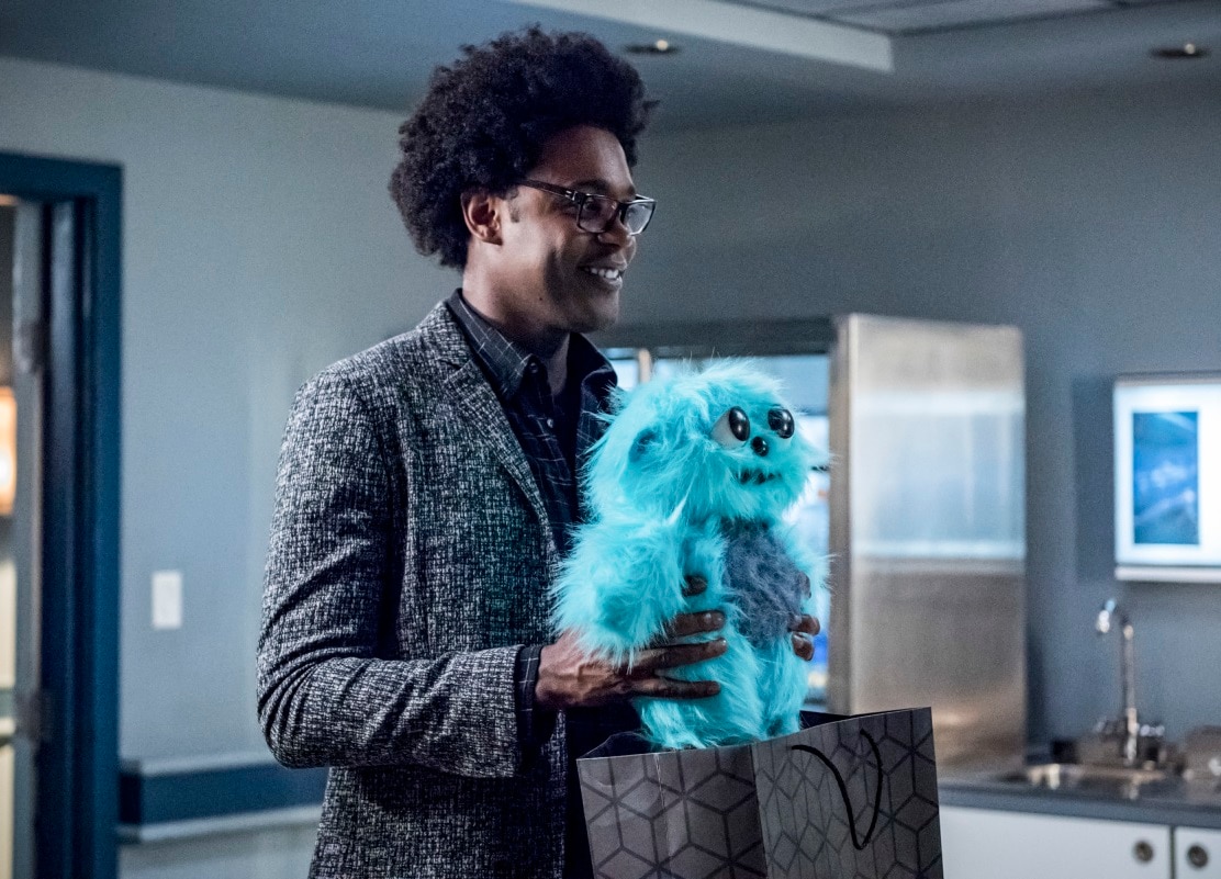 Arrow: New Pics Show Team Arrow Getting an Assist From...Beebo? | DC