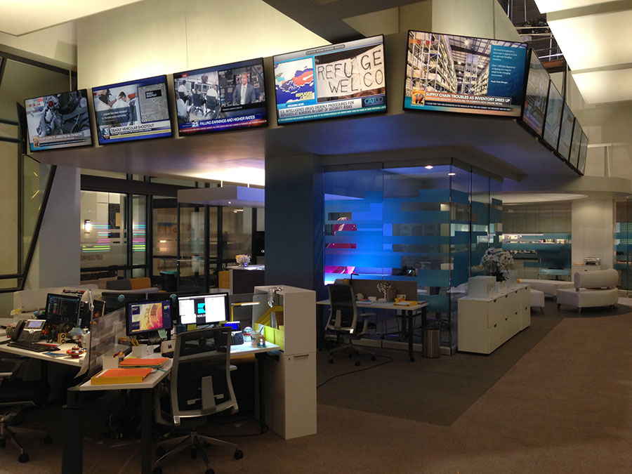 Supergirl Set Visit: CatCo and Kara's Apartment | DC