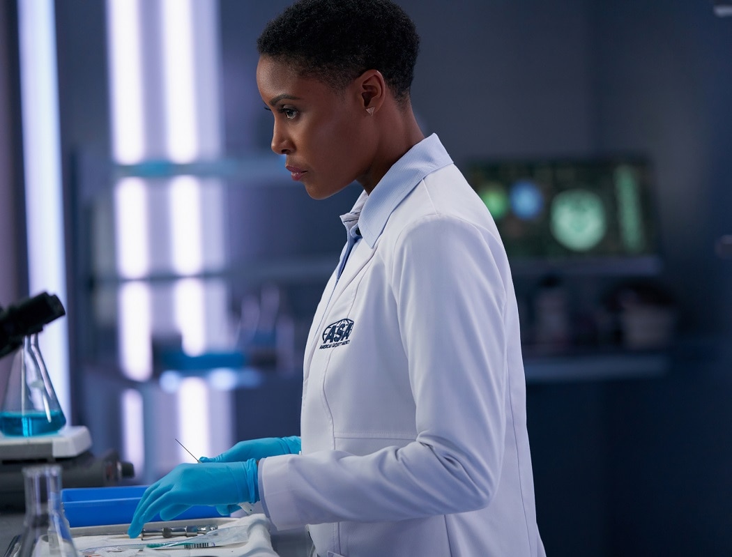 Black Lightning's Christine Adams on Doing Right and Being Wronged | DC