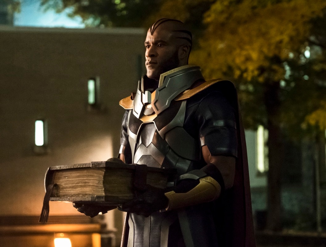 Elseworlds: More Intriguing Photos Released | DC