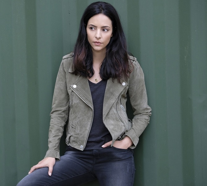 A New Legend Begins: Zari Tomaz Stirs Things Up | DC