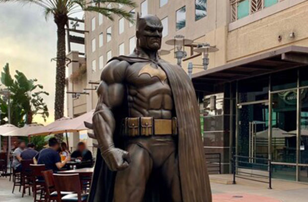 DC TEAMS WITH CITY OF BURBANK TO UNVEIL LARGER-THAN-LIFE BATMAN STATUE | DC